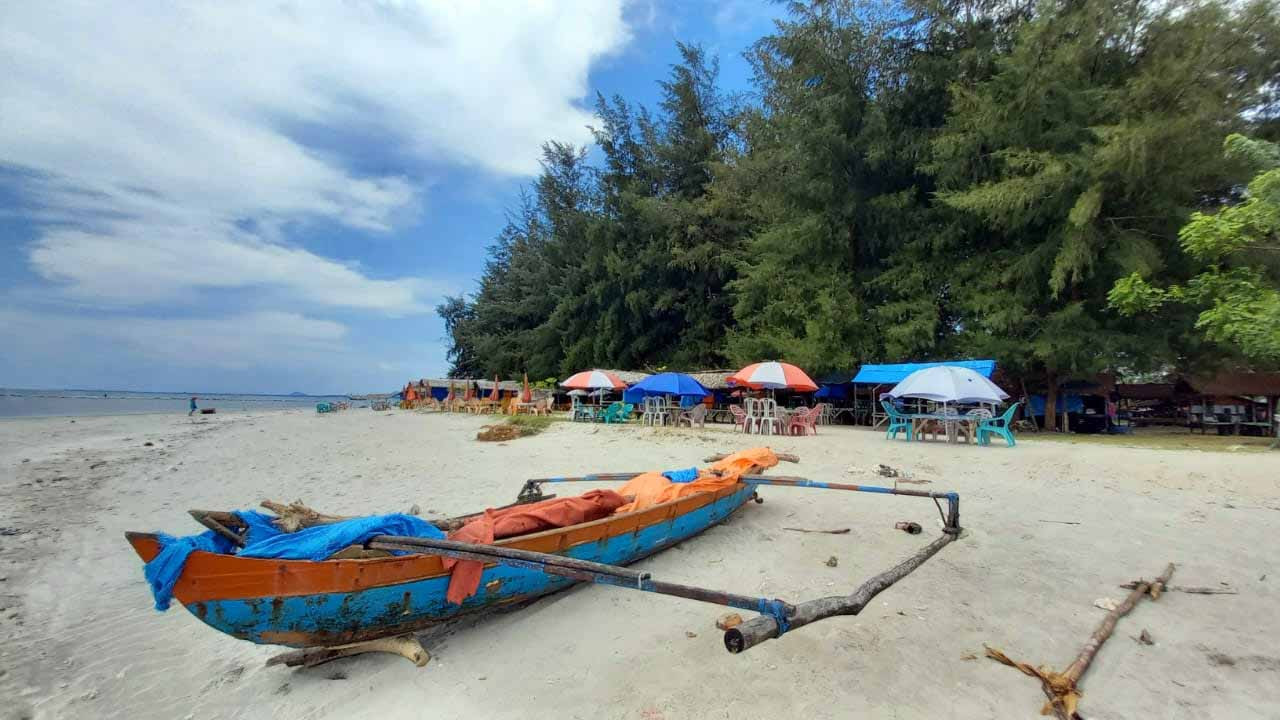 FOTO: Pesona Pantai Pasia Tiku Tanjung Mutiara di Kabupaten Agam