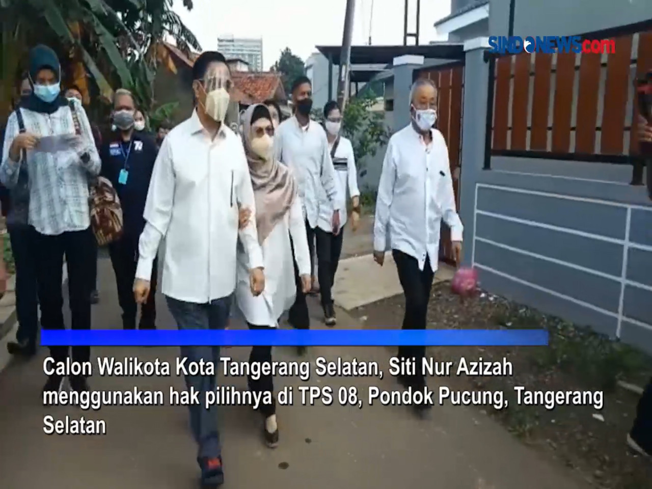 VIDEO: Calon Walkot Tangsel Siti Nur Azizah Nyoblos di TPS 08 Pondok Pucung