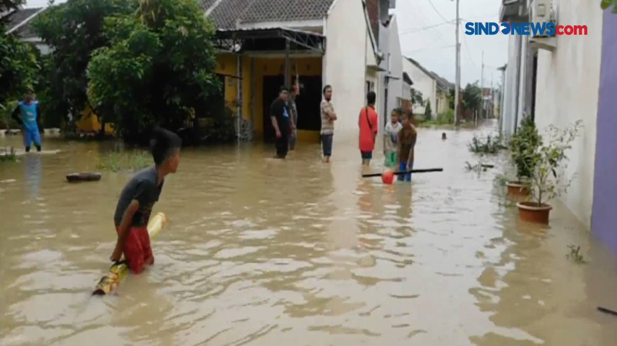 VIDEO: Banjir Setinggi 1 Meter Rendam Ratusan Rumah Warga di Purbalingga