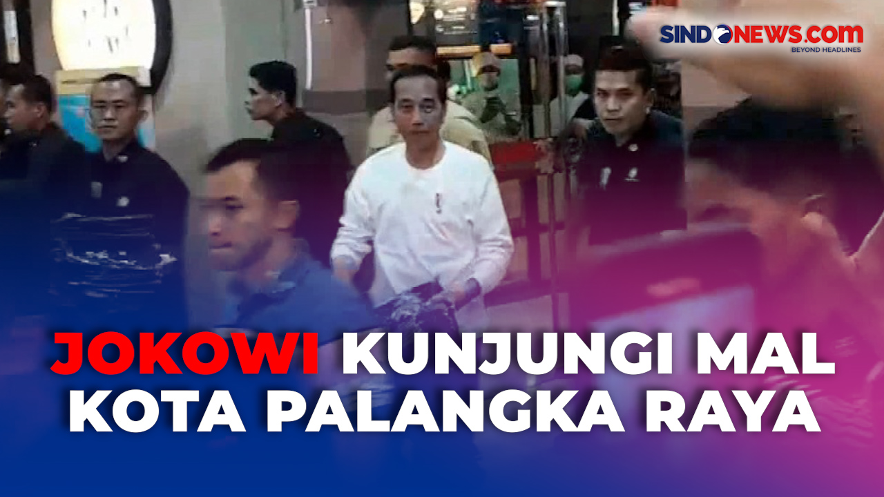 VIDEO: Jokowi Sapa Warga dan Bagi-Bagi Kaos di Mal Kota Palangka Raya