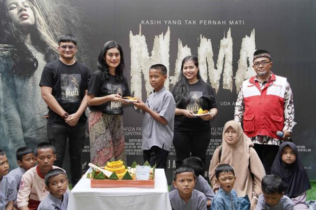 Rilis Official Trailer dan Poster Film Mama dengan Anak Yatim
