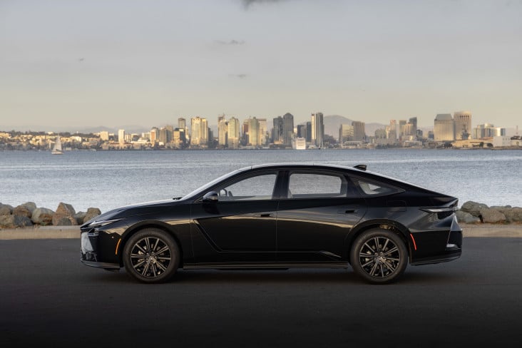 Mengapa The All-New Lexus ES Bawa Evolusi Sedan Mewah Listrik ke Indonesia?