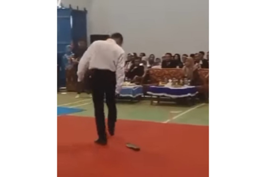 Viral! Siswa Pinjam Sepatu dan Copot saat Wisuda, Jenderal Dudung ...