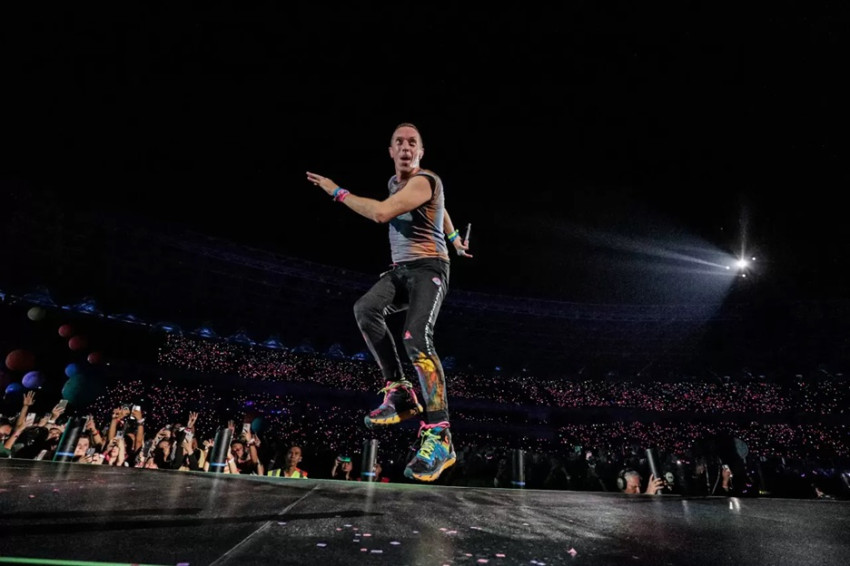 Aksi Nekat Pendukung Israel Ganggu Konser Coldplay di Athena, Berujung ...