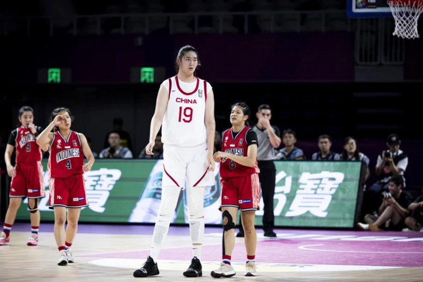 Zhang Ziyu Cetak Rekor sebagai Pebasket Wanita Tertinggi di Dunia ...