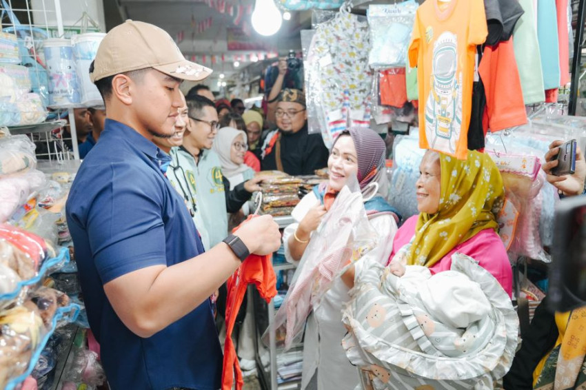 Momen Kaesang Blusukan ke Pasar Panorama Lembang dan Belanja
