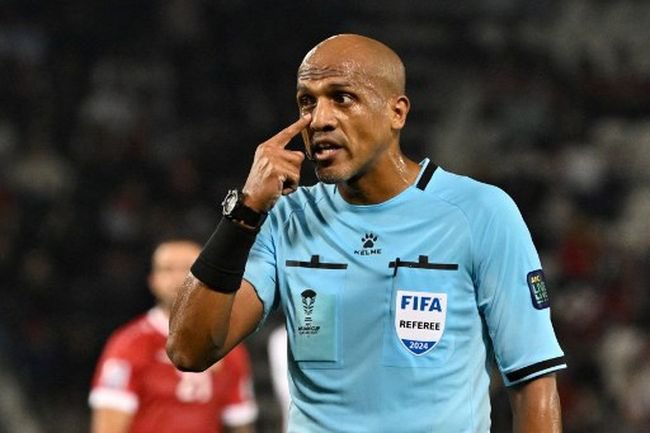 Berapa Gaji Ahmed Al Kaf, Wasit yang Merampok Kemenangan Timnas ...