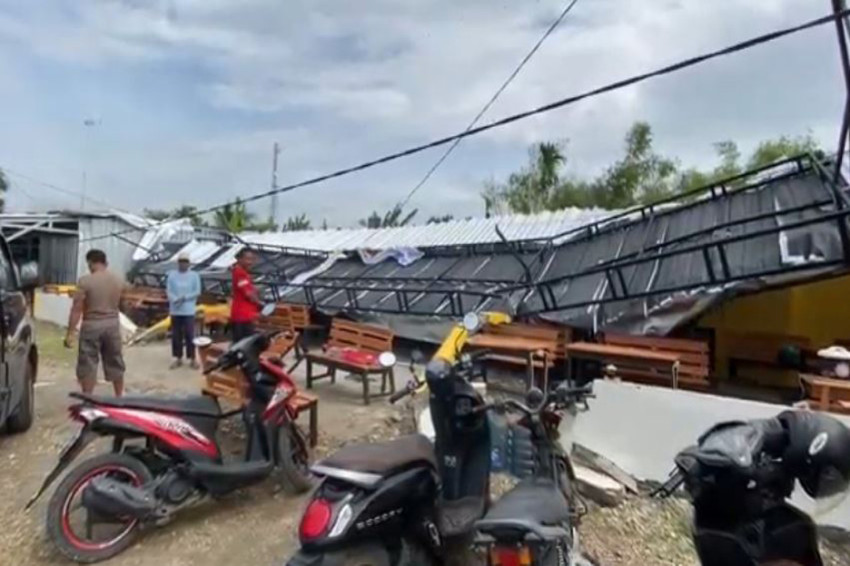 Puting Beliung Terjang 4 Kecamatan di Tuban, Puluhan Rumah Warga Rusak