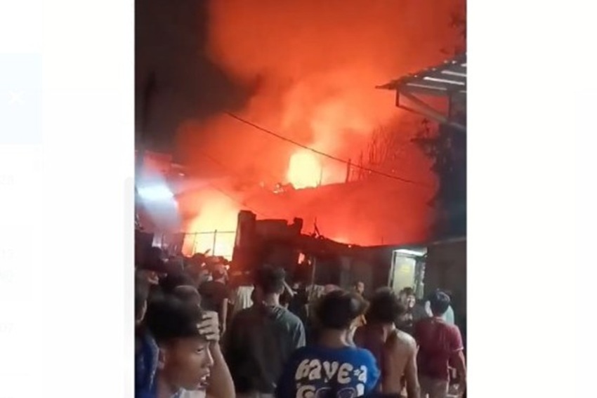 Si Jago Merah Mengamuk! Gudang Kardus di Penjaringan Terbakar