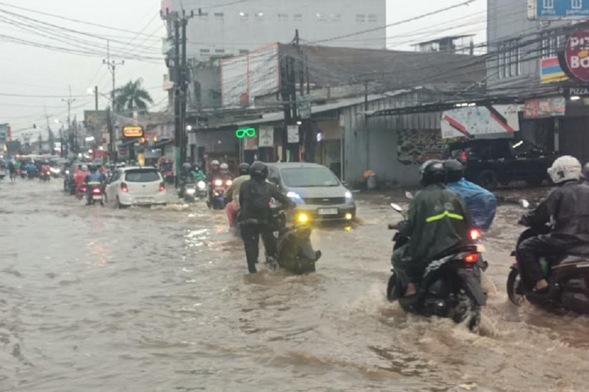 Jalan di Mampang Depok Terendam Banjir, Ini Penampakannya