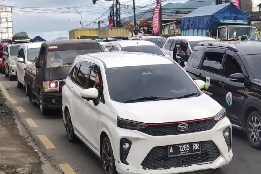 Pagi Ini, Arus Mudik di Jalur Selatan Nagreg Mengular hingga 8 Km