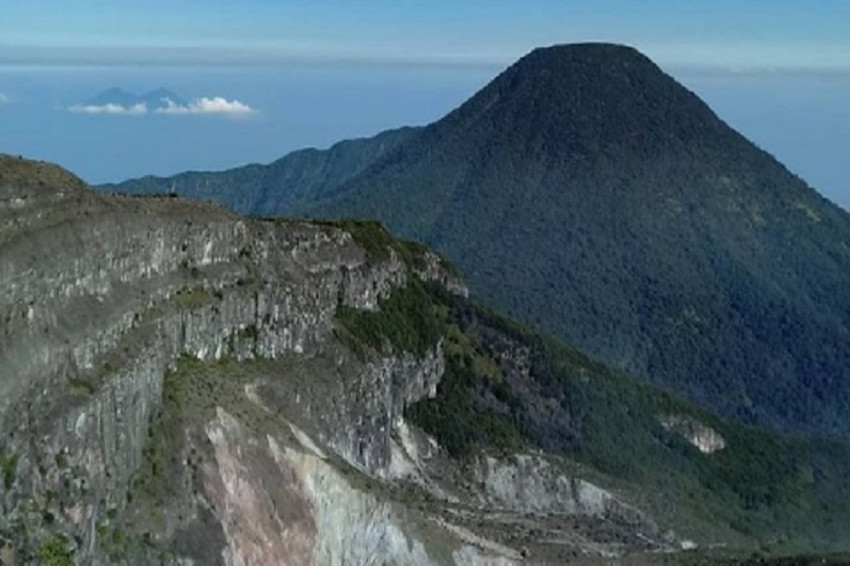Pendakian ke Gunung Gede Pangrango Ditutup Imbas Peningkatan Gempa Vulkanik