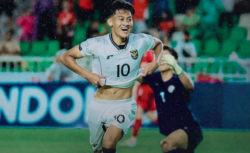Pemain Timnas Indonesia U-17 Mierza Firjatullah Terjatuh ke Parit ...