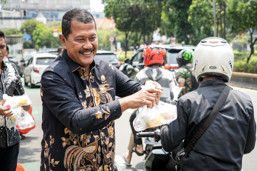 Jumat Berkah, Dirjenpas Mashudi Bagikan 500 Makanan Gratis ke Pengguna ...
