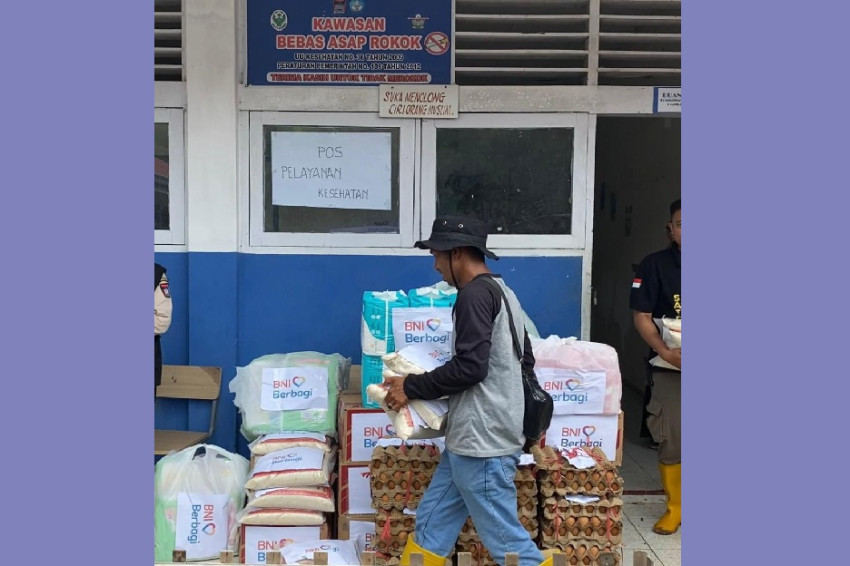 BNI Salurkan Bantuan untuk Korban Banjir Bandang di Padang dan Sibolga