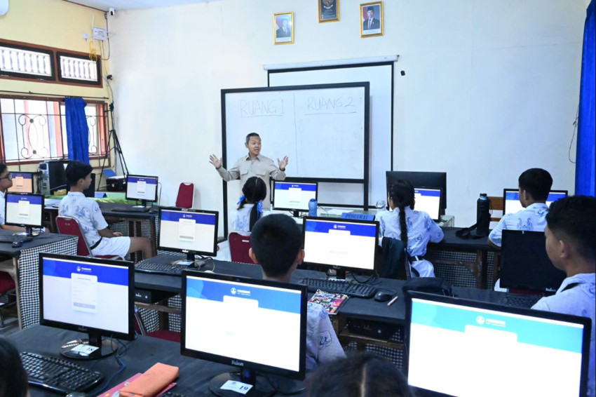 Lebih dari 4 Juta Siswa Ikut TKA SMP 2026, Pemda Pastikan Pelaksanaan ...