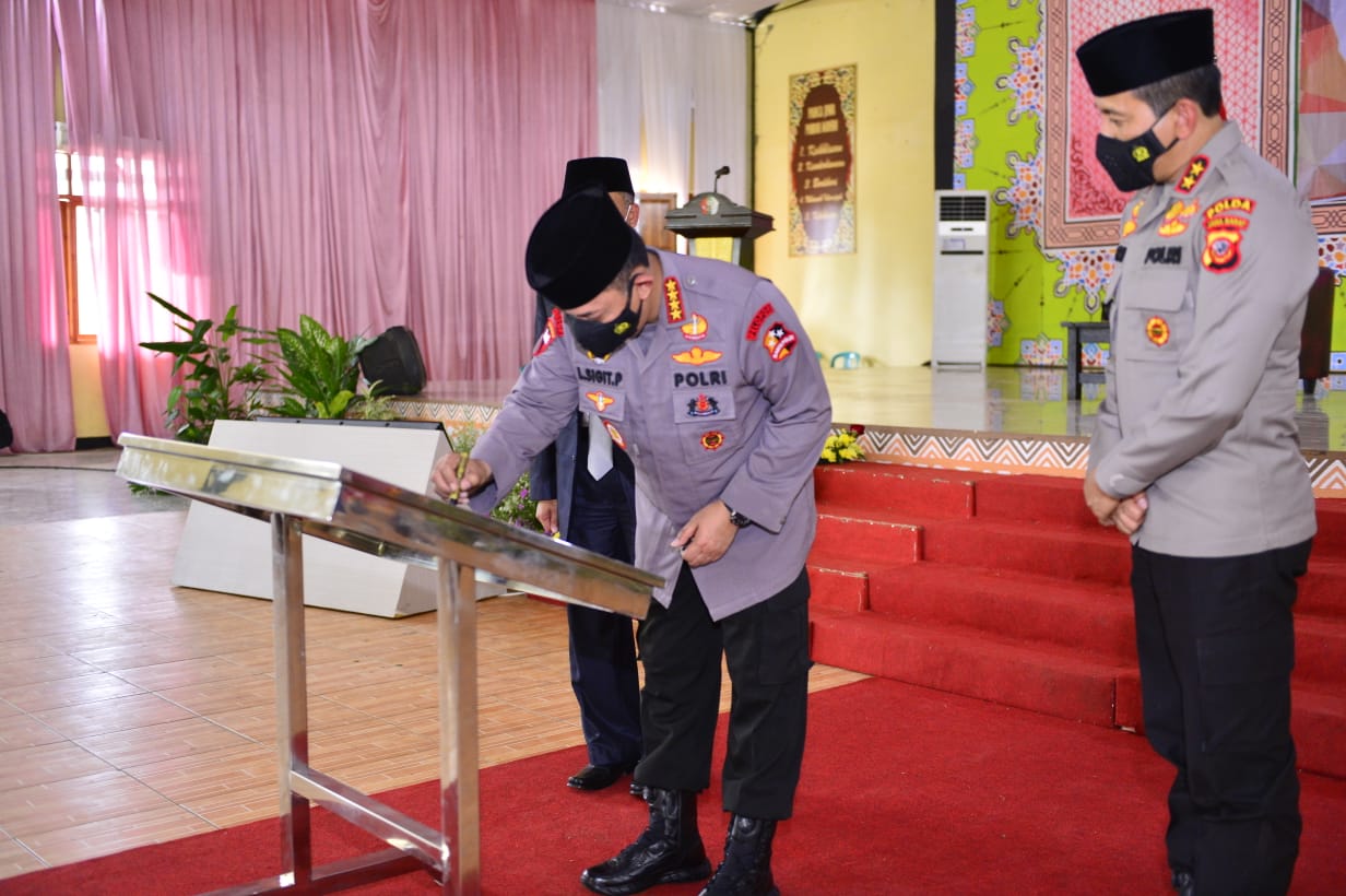 FOTO: Kapolri Resmikan Gedung Baru Ponpes Assalam Sekaligus Tinjau ...